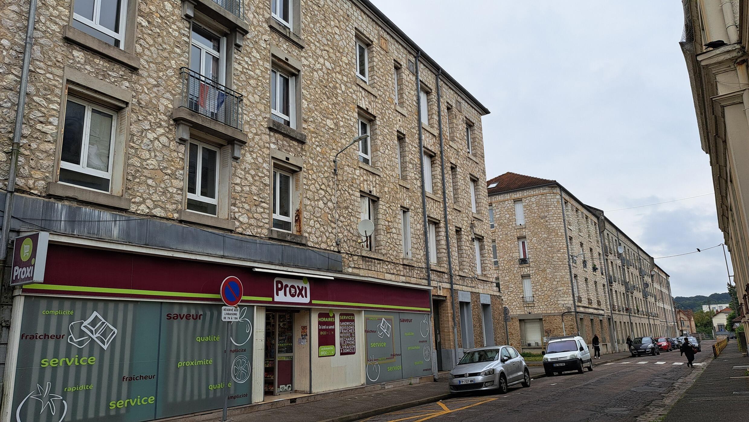 À Champagne-sur-Seine, on vote RN car "ils ont fait venir des gens de ...